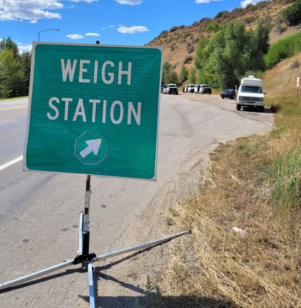 State Patrol mobile units check commercial vehicles for safety ...